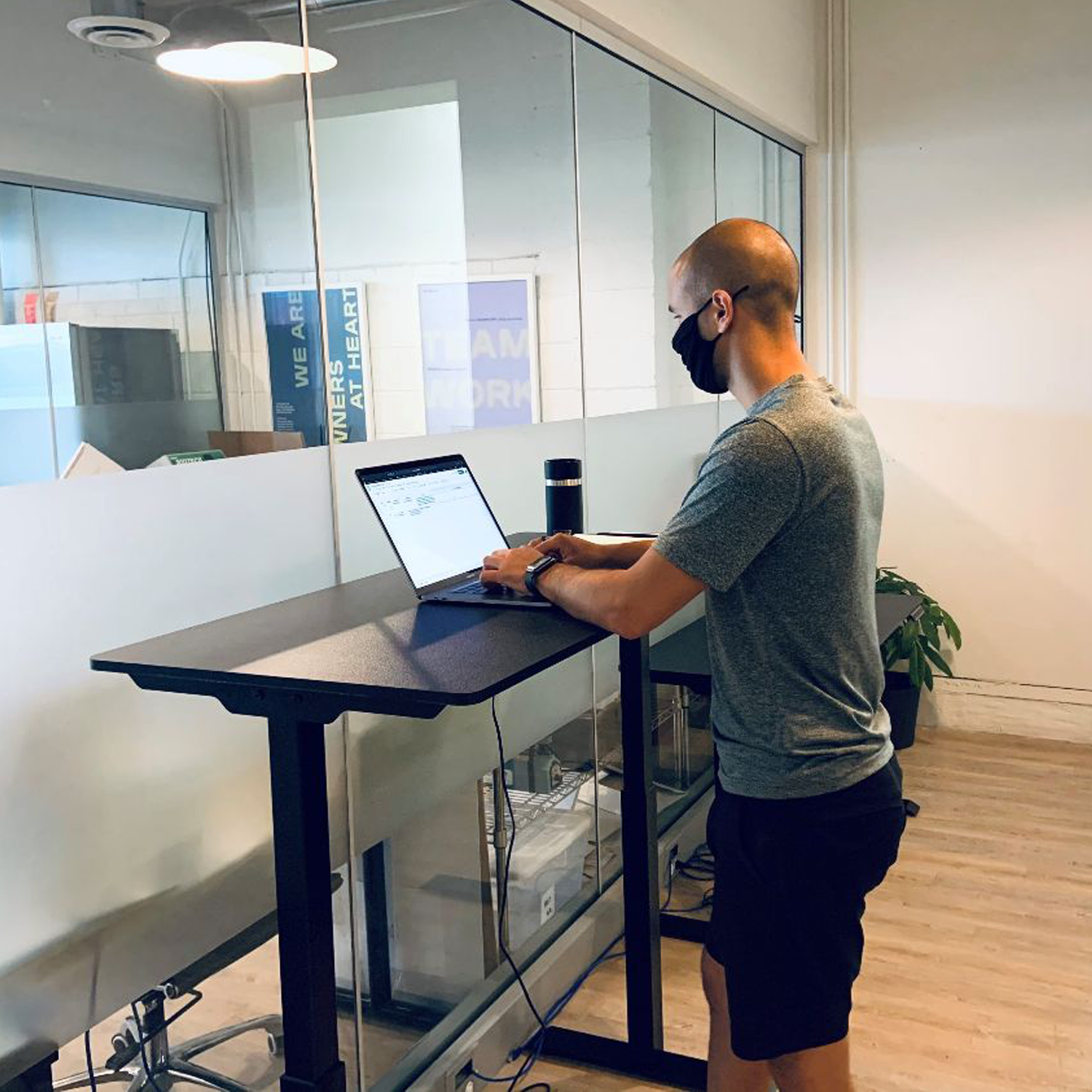 AnthroDesk Sit to Stand Height Adjustable Programmable Standing Desk W